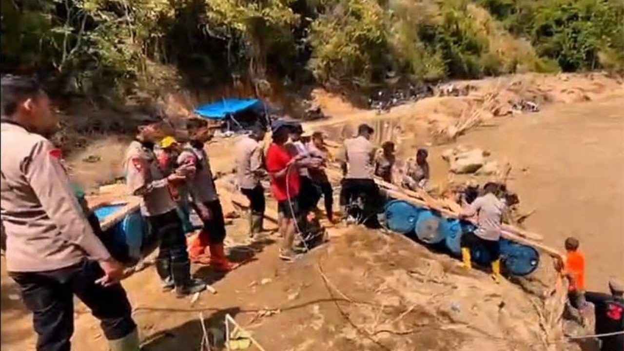 Brimob Polda Aceh Bangun Tujuh Jembatan Darurat, Pulihkan Akses Warga ...