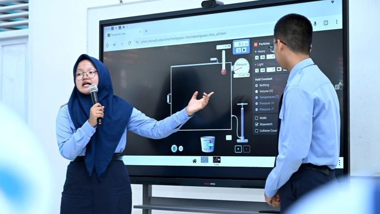 Papan Interaktif Digital Transformasi Pembelajaran Sains, Siswa Lebih ...