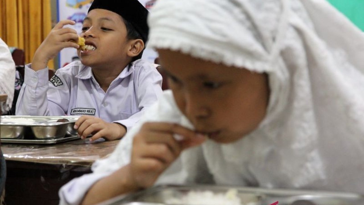 Pengamat: Program Makan Bergizi Gratis (MBG) Krusial di Tengah ...