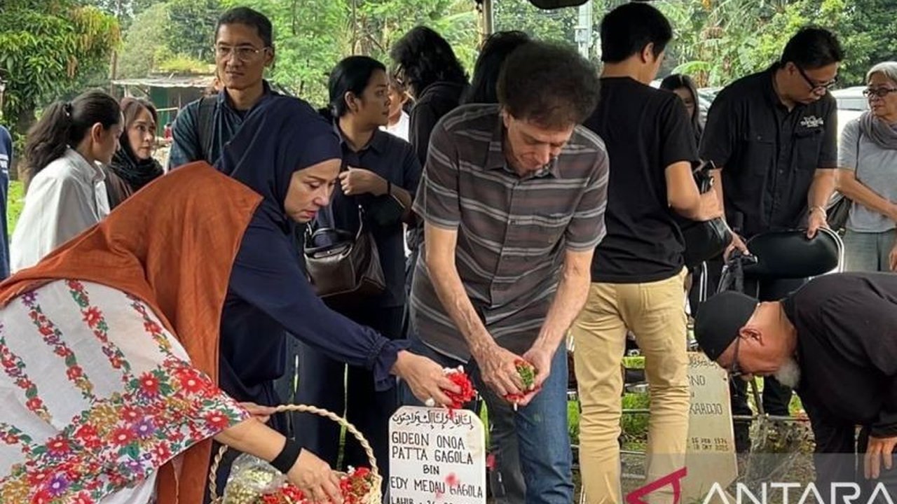 Donny Fattah God Bless Dimakamkan di TPU Kampung Kandang, Dikenang ...