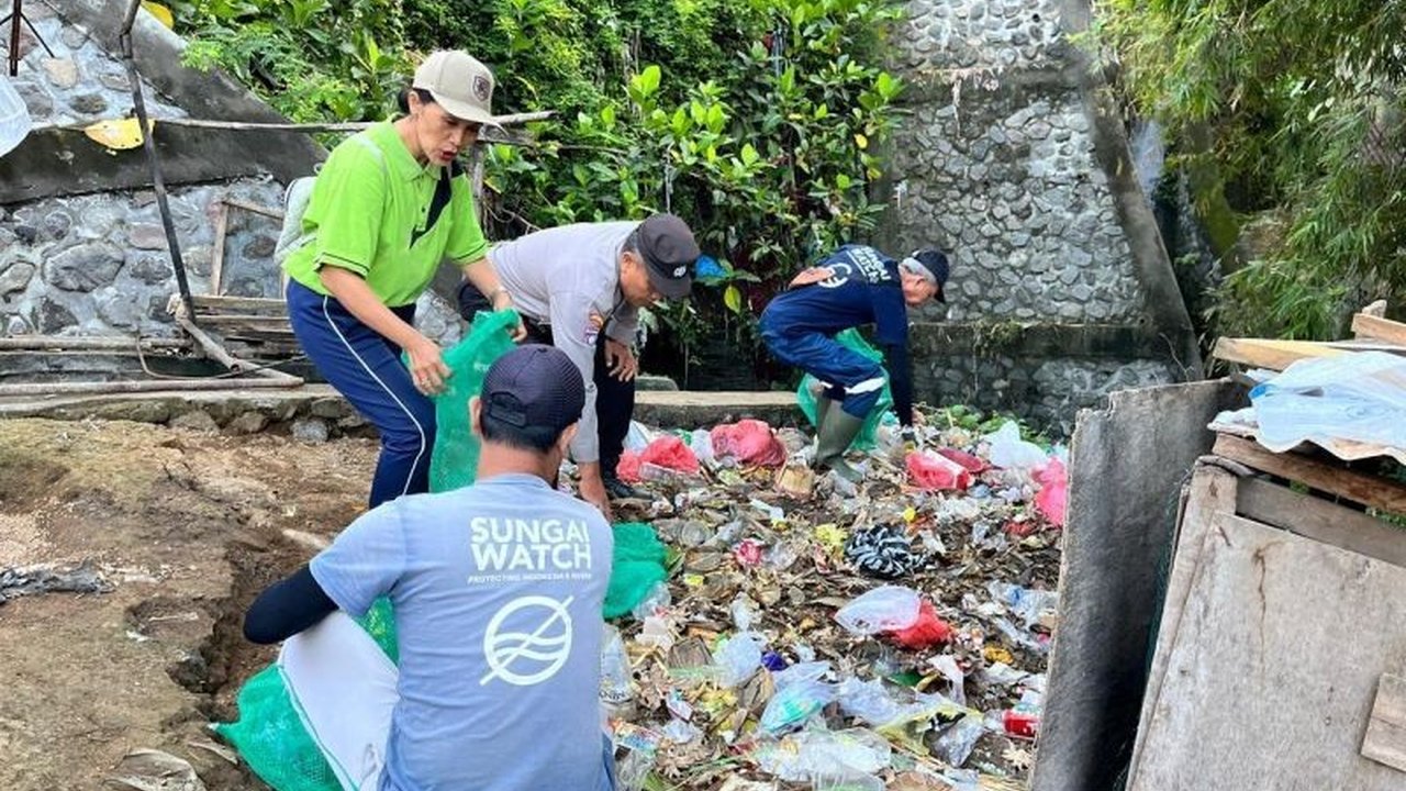 Warga Buleleng Gelar Aksi Bersih Sungai Peringati Hari Lahir Pancasila ...