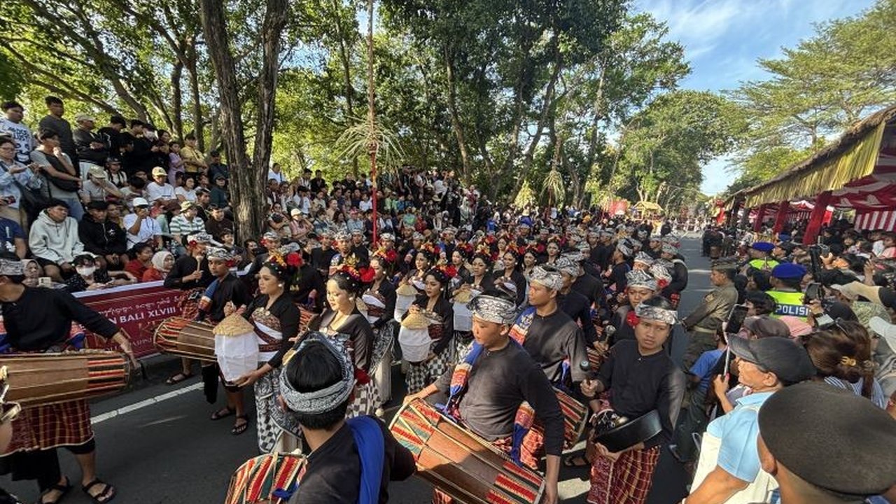 Ribuan Wisatawan Padati Pawai Pembukaan Pesta Kesenian Bali XLVIII 2026 ...