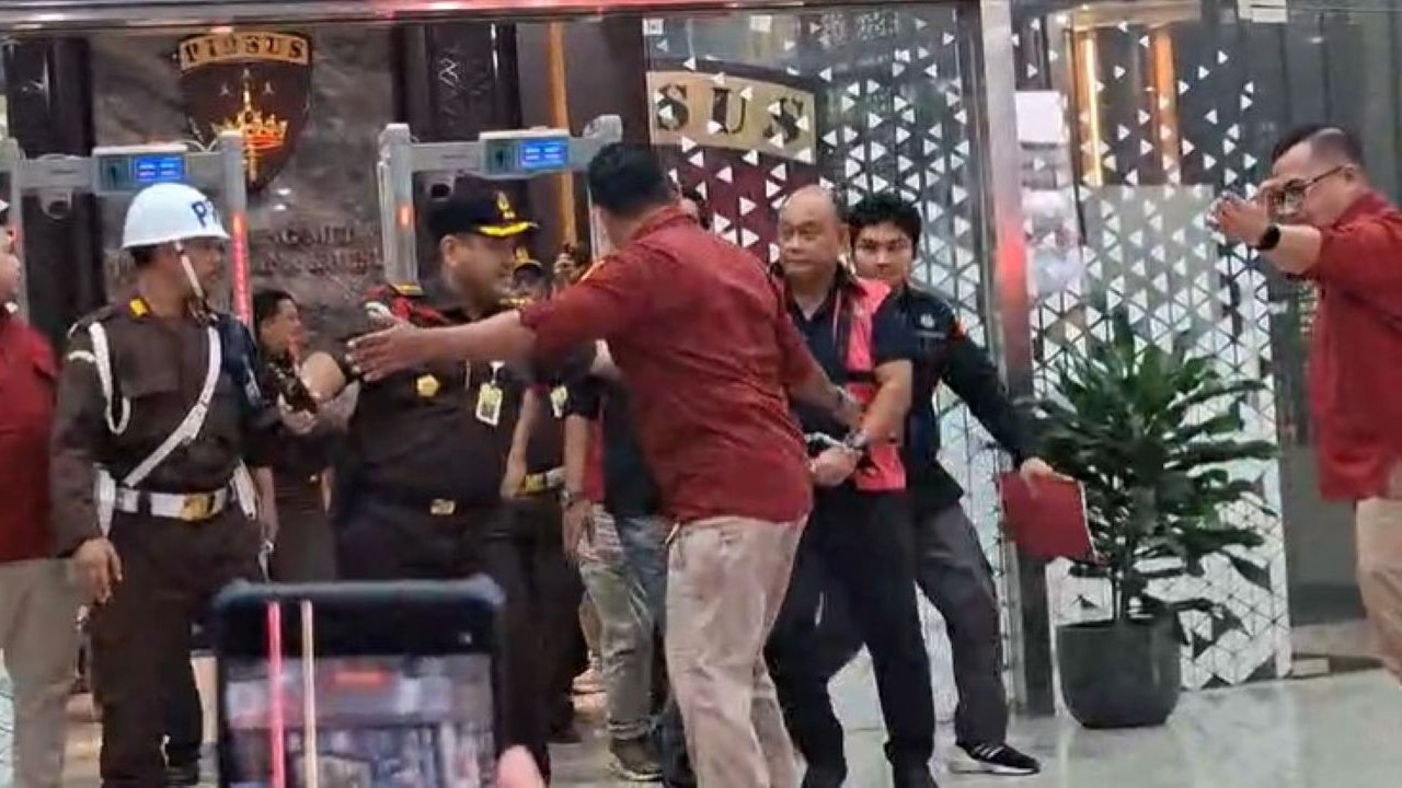 Penampakan Dadan Hindayana, Lodewyk Pusung dan Sony Sanjaya Pakai Rompi ...