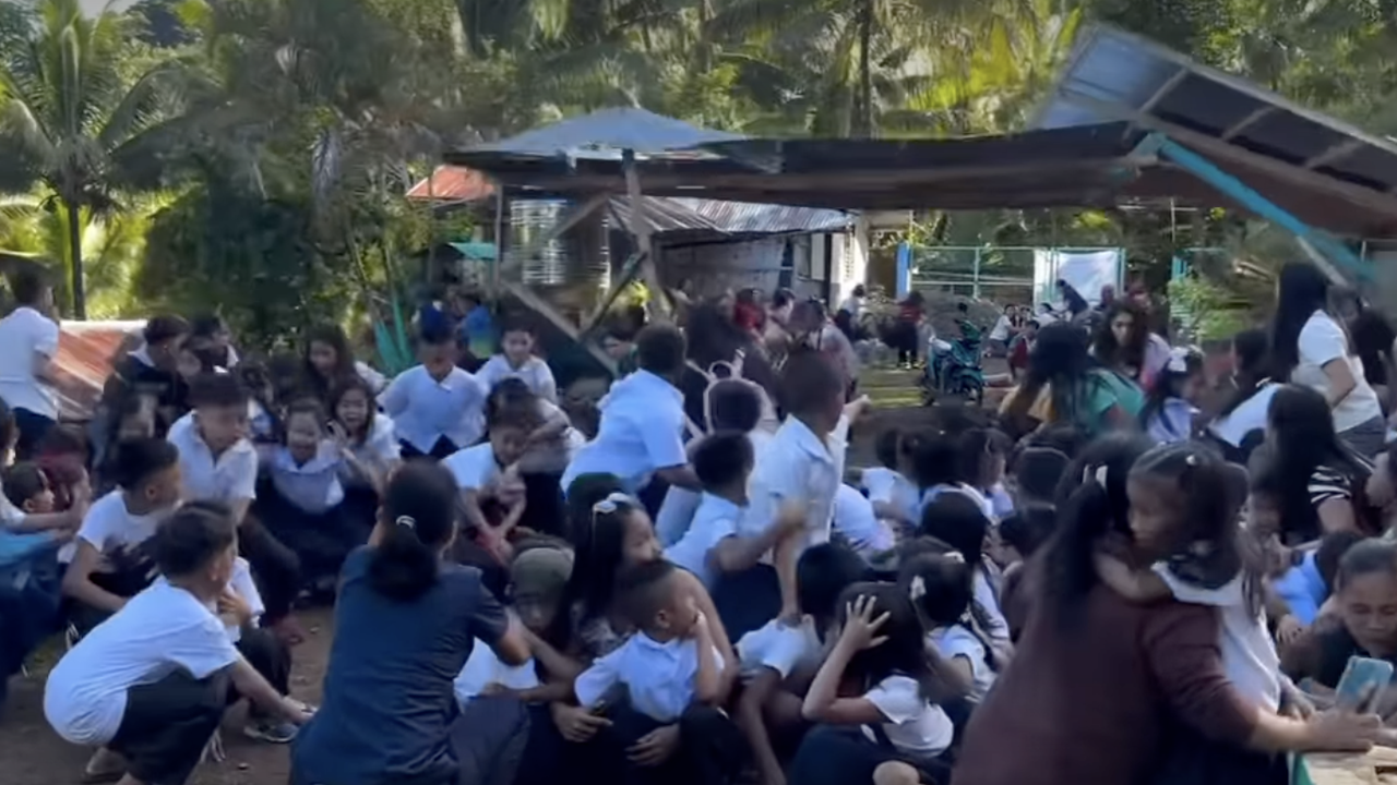 Detik-Detik Gempa M7,7 Mengguncang Filipina, Puluhan Siswa SD dan Guru ...