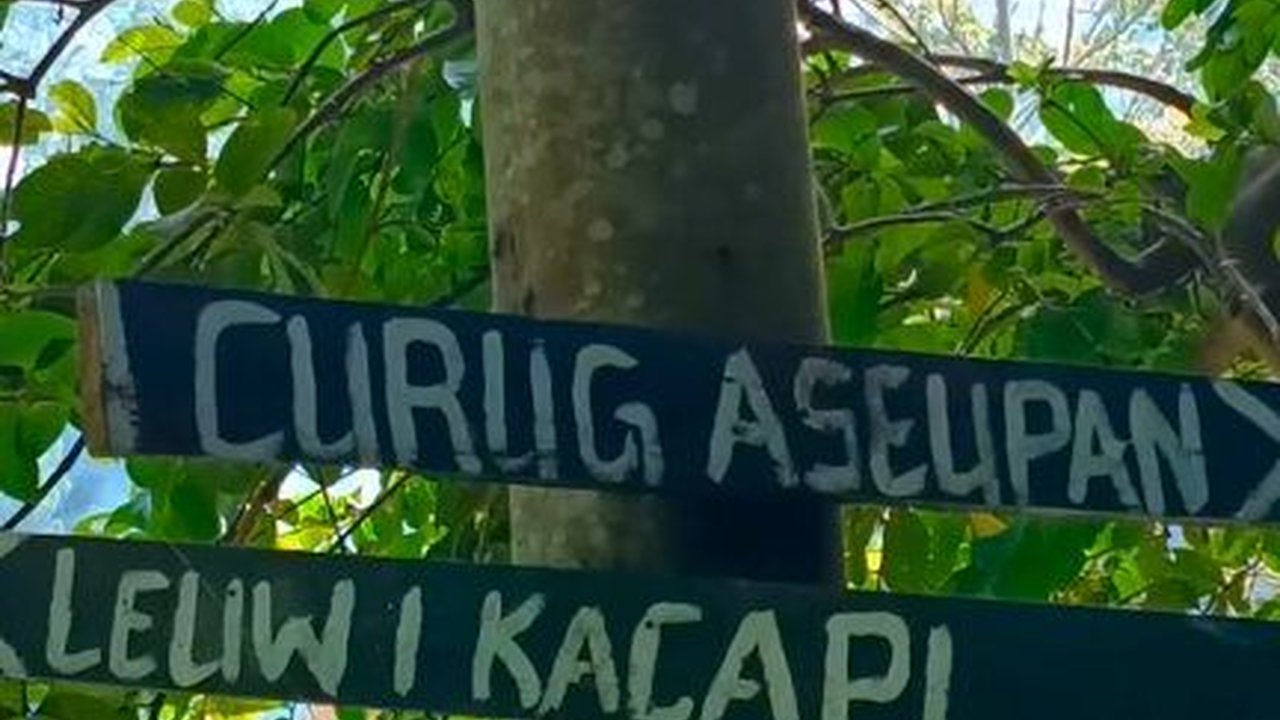Menikmati Keindahan Curug Aseupan di Lembang, Serasa di Taman Batu