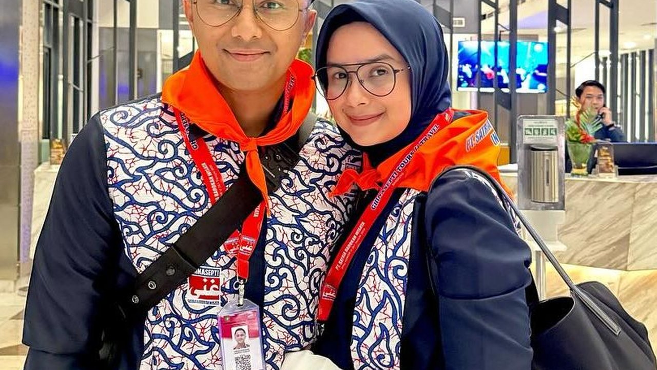 Potret Kebersamaan Hengky Kurniawan dan Sonya Fatmala saat Umrah di ...