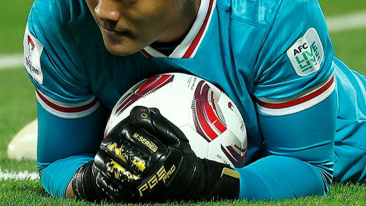 FOTO: Aksi Ernando Ari Tampil Gacor Saat Timnas Indonesia Kalahkan ...