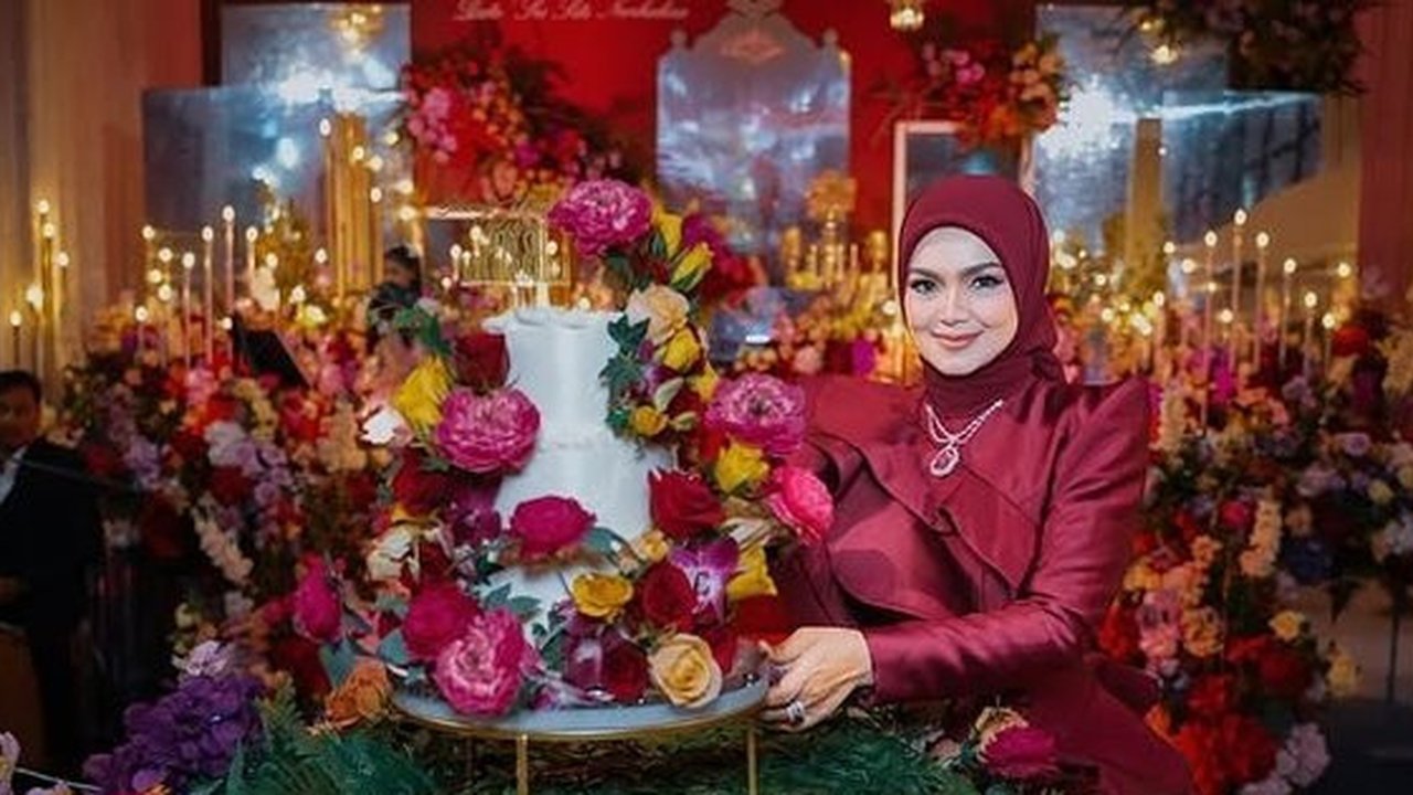 7 Potret Transformasi Siti Nurhaliza Sejak Muda, Kecantikan yang Tak Memudar hingga Sekarang