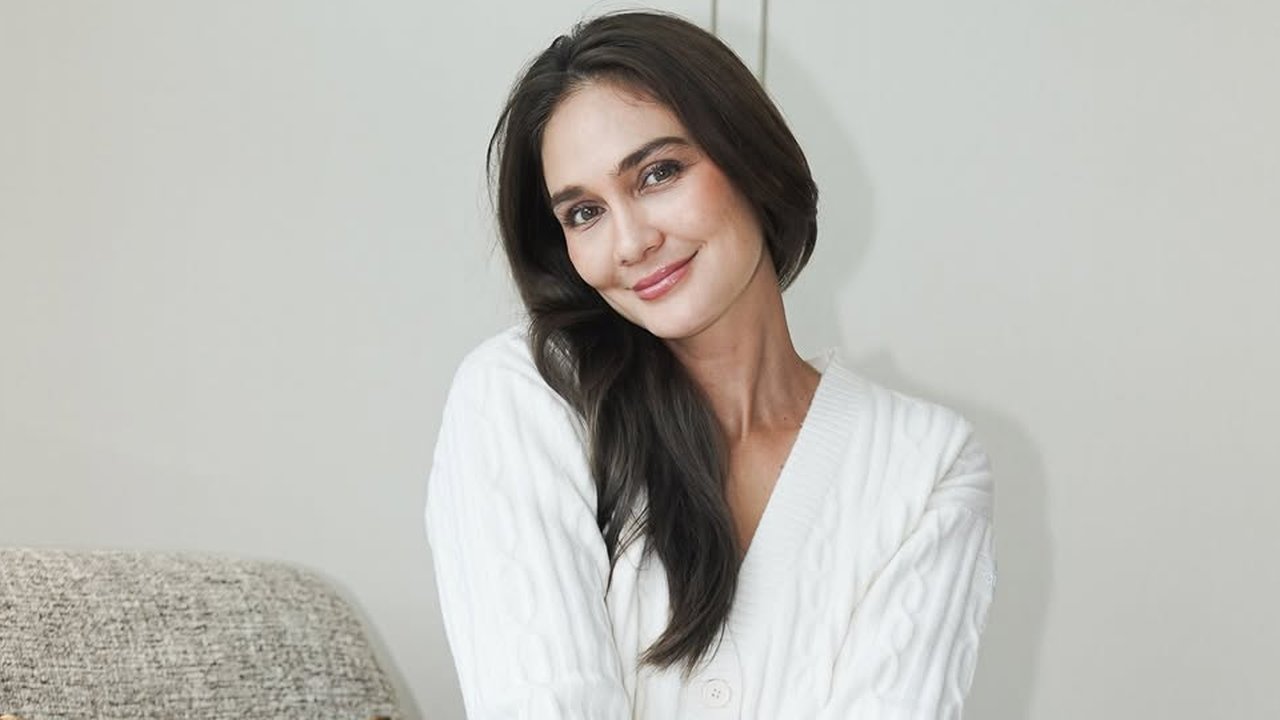 6 Gaya Rambut Panjang Bergelombang Ala Luna Maya, Look Simpel Tapi ...