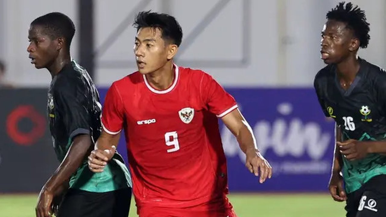 2 Pemain Timnas Indonesia Hanya Duduk di Bangku Cadangan saat Laga MU ...
