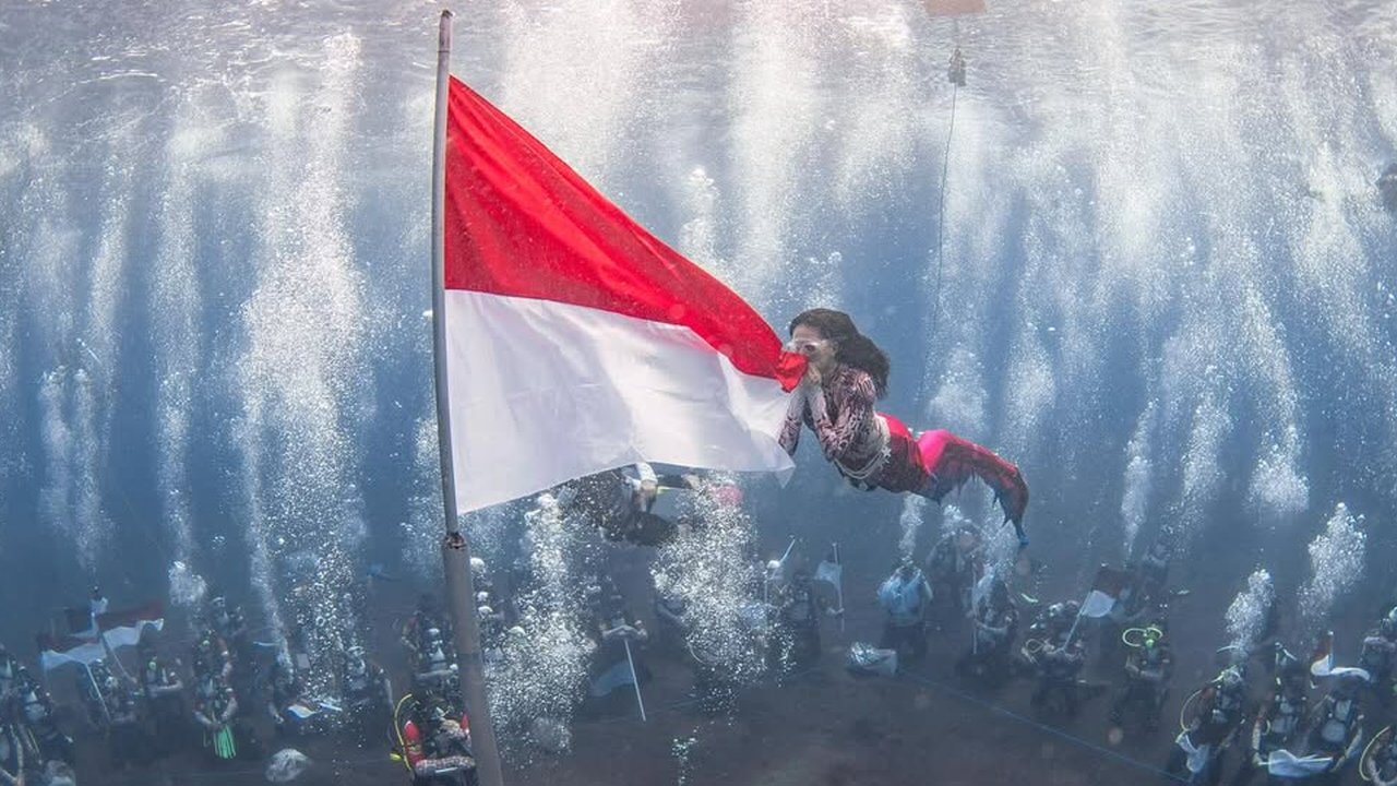VIDEO: Aksi Sherly Tjoanda Cosplay Putri Duyung Cantik Menyelam ...