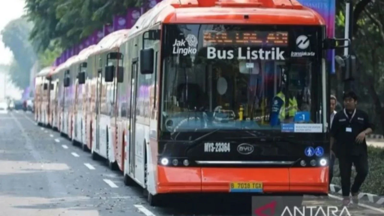 Polisi Jerat Pasal Asusila, Dua Pelaku Masturbasi di TransJakarta Jadi ...