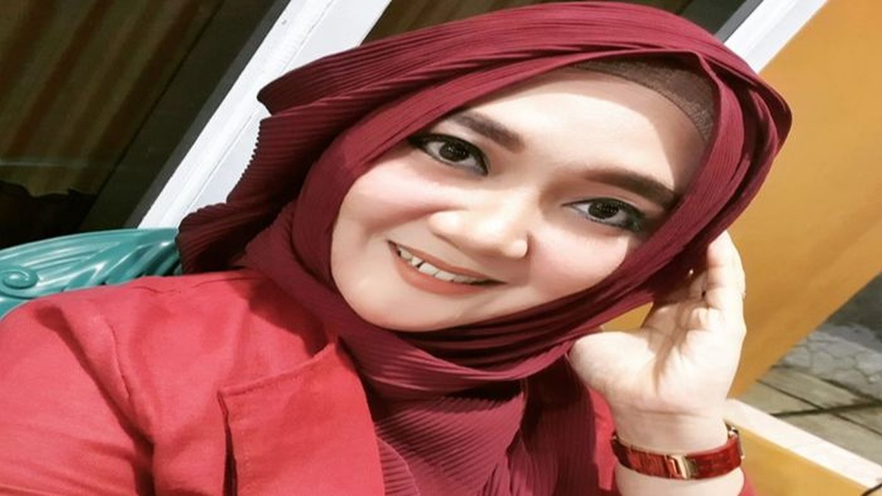 Potret dan Kabar Terbaru Sulis 'Cinta Rasul' Penyanyi Religi, Harmonis ...