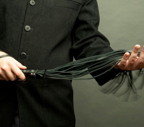 Cristiano Ronaldo Reportedly Will Be Punished With '99 Lashes' By Iran ...