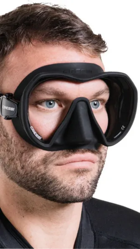 First in the World. These Dive Goggles Help Swimmers Read Underwater ...