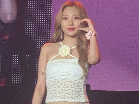 Outfit Dreamy nan Anggun Ahn Jinyoung Saat Konser BOL4 di Jakarta