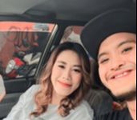 Jarang Muncul di Layar Kaca, Caisar YKS Punya Pasangan Baru, Pamer Kemesraan dengan Busana ...