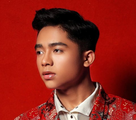 Transformasi Betrand Peto Dulu dan Kini yang Makin Glow Up, Pakai Kacamata Jadi Kayak Oppa Korea