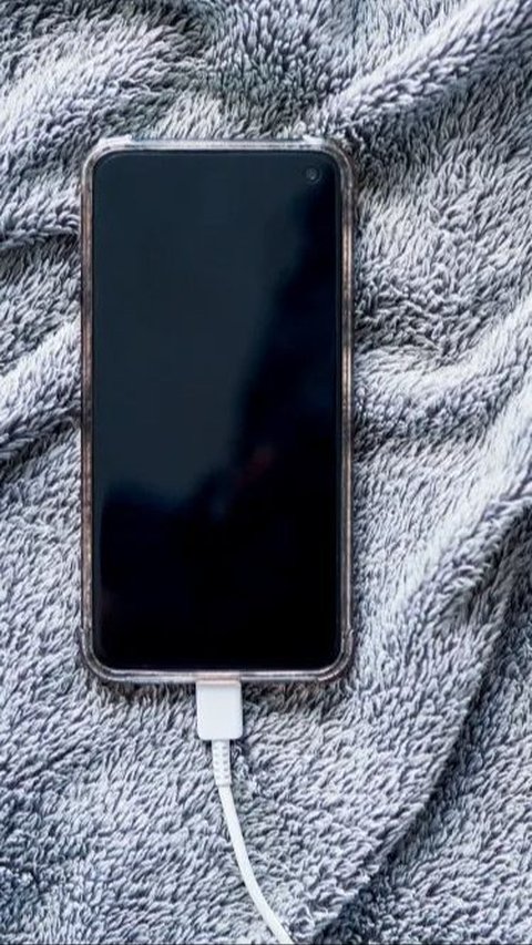 Apple Officially Warns Users Who Charge Their iPhone While Sleeping ... Apple Officially Warns Users Who Charge Their iPhone While Sleeping ...