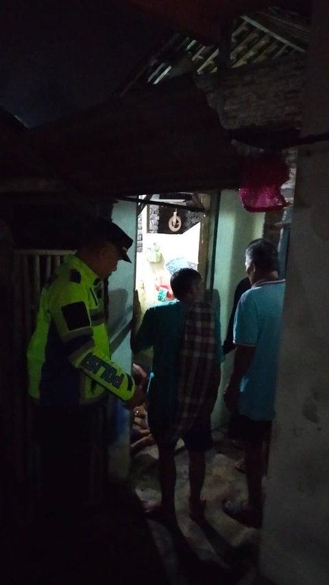 Diduga Bunuh Diri karena Bosan Hidup, Kakek 90 Tahun Ditemukan Tewas di ... Diduga Bunuh Diri karena Bosan Hidup, Kakek 90 Tahun Ditemukan Tewas di ...