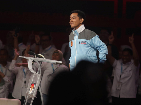 Debat Panas, Gibran 'Selepet' Cak Imin Dapat Contekan Pertanyaan dari Thomas Lembong