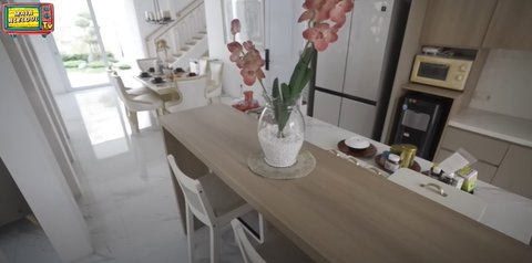 7 Potret Dapur Mewah Venna Melinda Bergaya Japandi dengan Dominasi ...