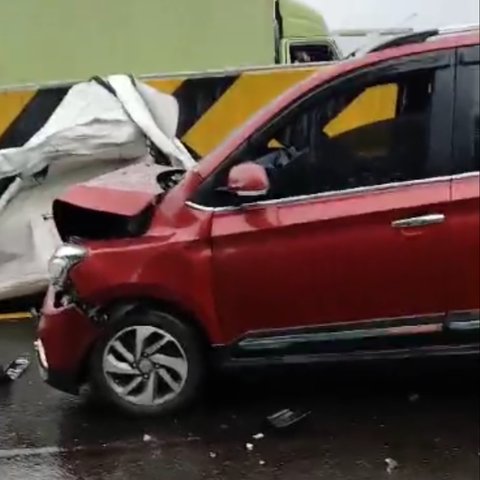FOTO: Kondisi Mengerikan Kecelakaan Beruntun di Tol Cipularang, Mobil Ringsek dan Bertumpuk ...