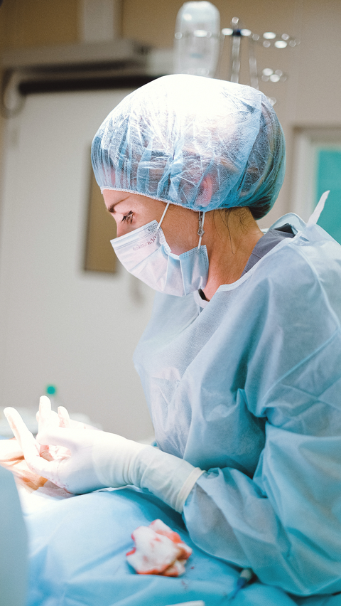 Woman Sneaks Out of Hospital After Plastic Surgery to Avoid Paying ... Woman Sneaks Out of Hospital After Plastic Surgery to Avoid Paying ...