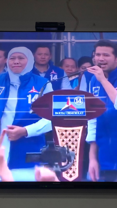 VIDEO: Khofifah Teriak Angkat 2 Jari Orasi di Kampanye: Demokrat Menang ...