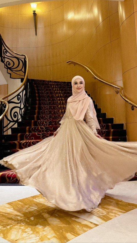 Adu Gaya Ria Ricis VS Irish Bella, Sama-Sama Ceraikan Suami, Wajahnya ... Adu Gaya Ria Ricis VS Irish Bella, Sama-Sama Ceraikan Suami, Wajahnya ...