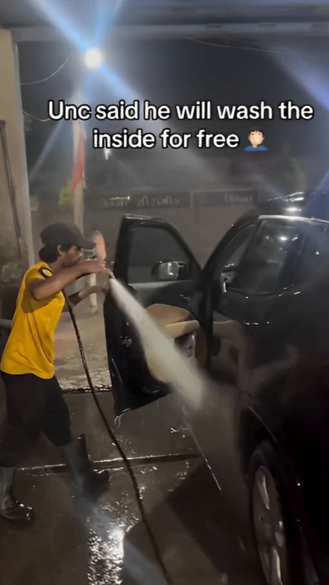 Cara Cuci Mobil yang Agak Lain, Mesin hingga Interior Disemprot dengan ... Cara Cuci Mobil yang Agak Lain, Mesin hingga Interior Disemprot dengan ...