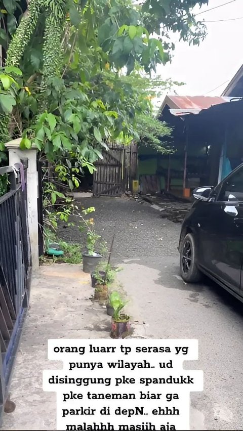 Kelakuan Pemilik Mobil Parkir Sembarangan, Spanduk Larangan Dirobek ... Kelakuan Pemilik Mobil Parkir Sembarangan, Spanduk Larangan Dirobek ...