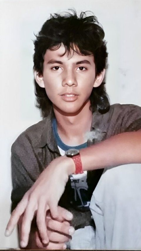 8 Potret Rumah Mewah Pemain Film Lupus yang Terbengkalai