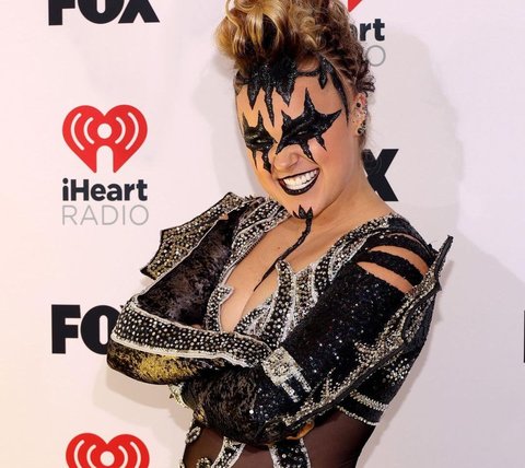 JoJo Siwa Explains Inspiration for Her Bold Look at the 2024 iHeart ...