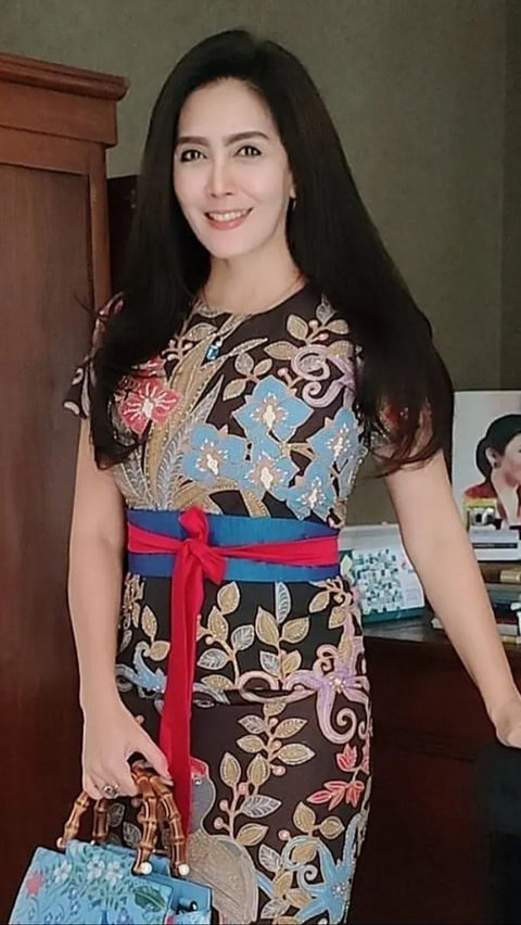 10 Potret Mewahnya Rumah Rieke Diah Pitaloka `Si Oneng`, Desak Sandra ... 10 Potret Mewahnya Rumah Rieke Diah Pitaloka `Si Oneng`, Desak Sandra ...
