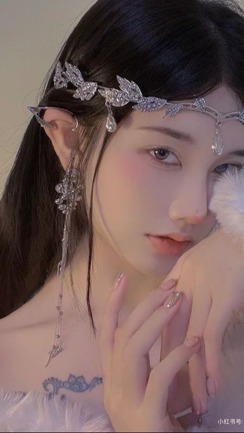 Chinese are Obsessed with 'Elf Ears', Believe That It Makes Them More ...