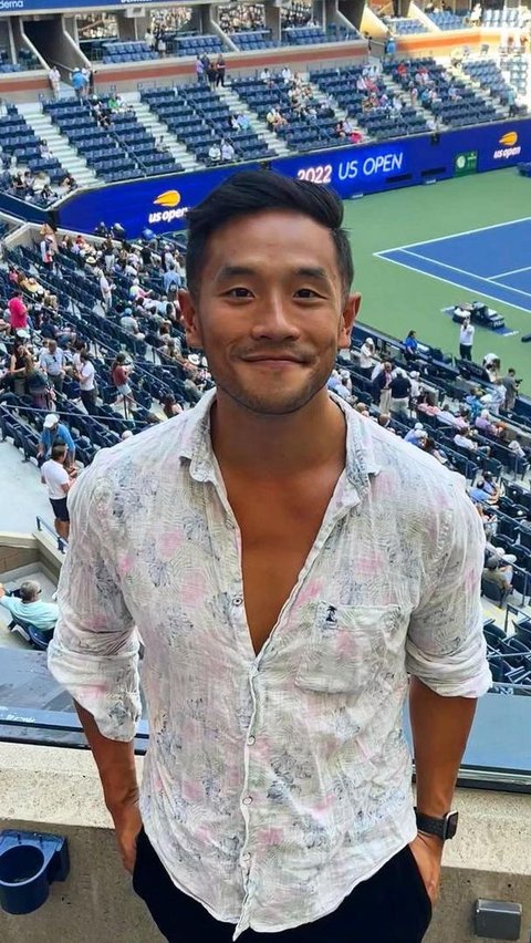 Potret Gaya Bobby Saputra yang Suka Bikin Konten Pamer Harta