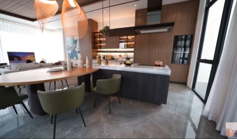 10 Adu Mewah Rumah Baru Aaliyah Massaid Vs Fuji, Milik Calon Istri Thariq Ada Lift Pribadinya