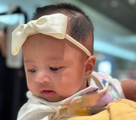 10 Potret Tawa Gemas Baby Lily Anak Angkat Raffi Ahmad dan Nagita Slavina