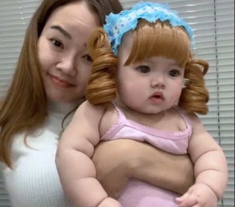 Potret Lucu Bayi Briella yang Sering Dikira Boneka, Gemasnya Gak Kuat!