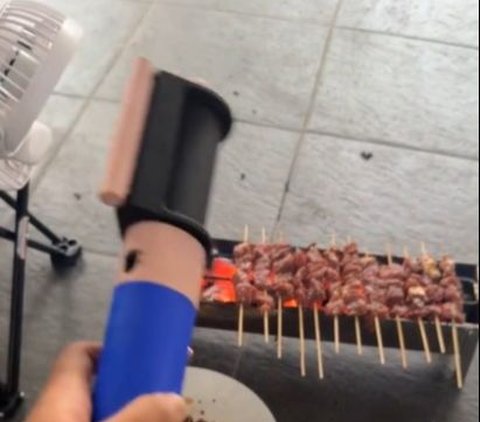 Bakar Sate Versi 'Sombong', Kipasnya Pakai Hair Dryer Seharga Rp8 Juta