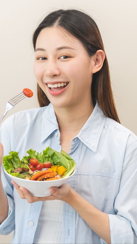 Rawat Rambut dari Dalam Biar Sehat Glowing, Lakukan Saja 8 Hal Ini