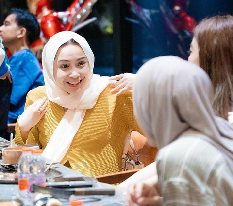 Intip Outfit Nagita Slavina dan Selvi Ananda Saat Nongkrong Bareng Bak Bestie