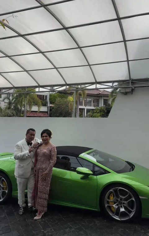 Tampil Serba Mewah dan Elegan, 7 Potret Penampilan Keluarga Hotman ...