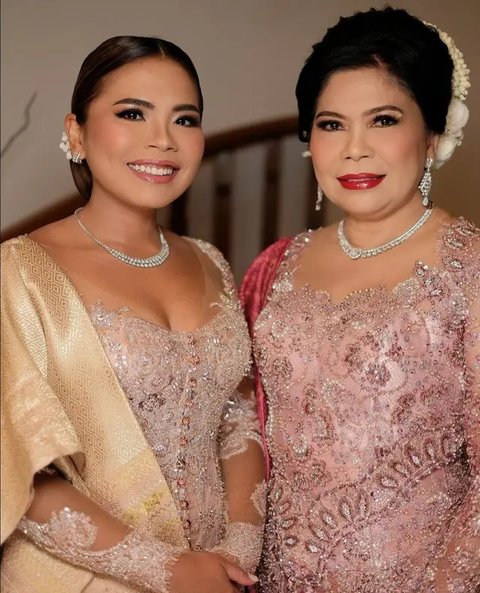 Tampil Serba Mewah dan Elegan, 7 Potret Penampilan Keluarga Hotman Paris saat Pernikahan Frank ...