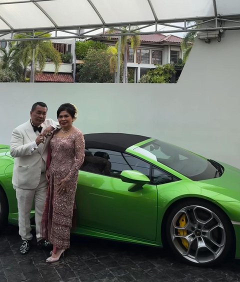 Penampilan Hotman Paris dan Istri di Pernikahan Frank Hutapea sang Putra, Berkelas Jadi Sorotan ...