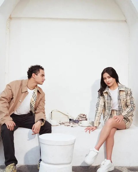 5 Gaya Mesra Pasangan Prilly Latuconsina dan Omara Esteghlal, Siap Go Public! - merdeka.com