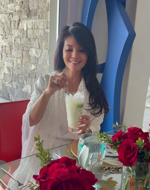 7 Potret Chef Farah Quinn Bikin Es Teler Buat Buka Puasa di Paradise ...