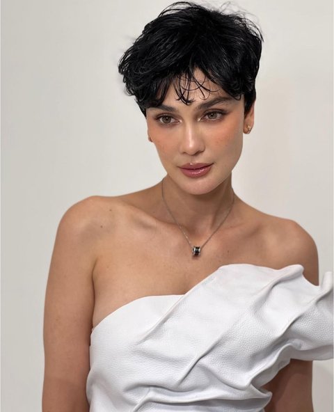 Rambut Pixie Cut Luna Maya, Sentuhan Baru yang Membuatnya Terlihat Lebih Muda - merdeka.com