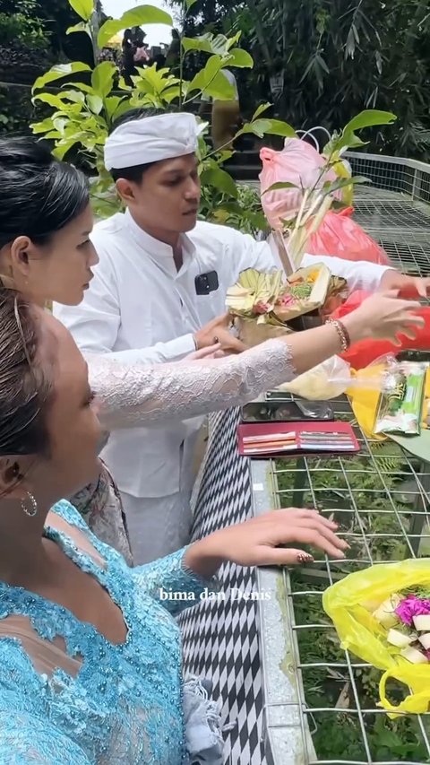 6 Potret Cantik Marion Jola Jalani Ritual Melukat di Bali Bareng Sang Kekasih dan Warga Lokal ...